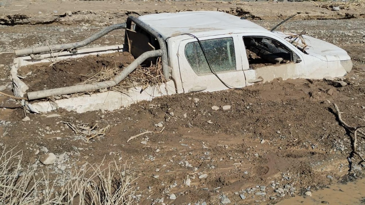 La impactante galería de fotos de la camioneta que fue arrastrada por ...