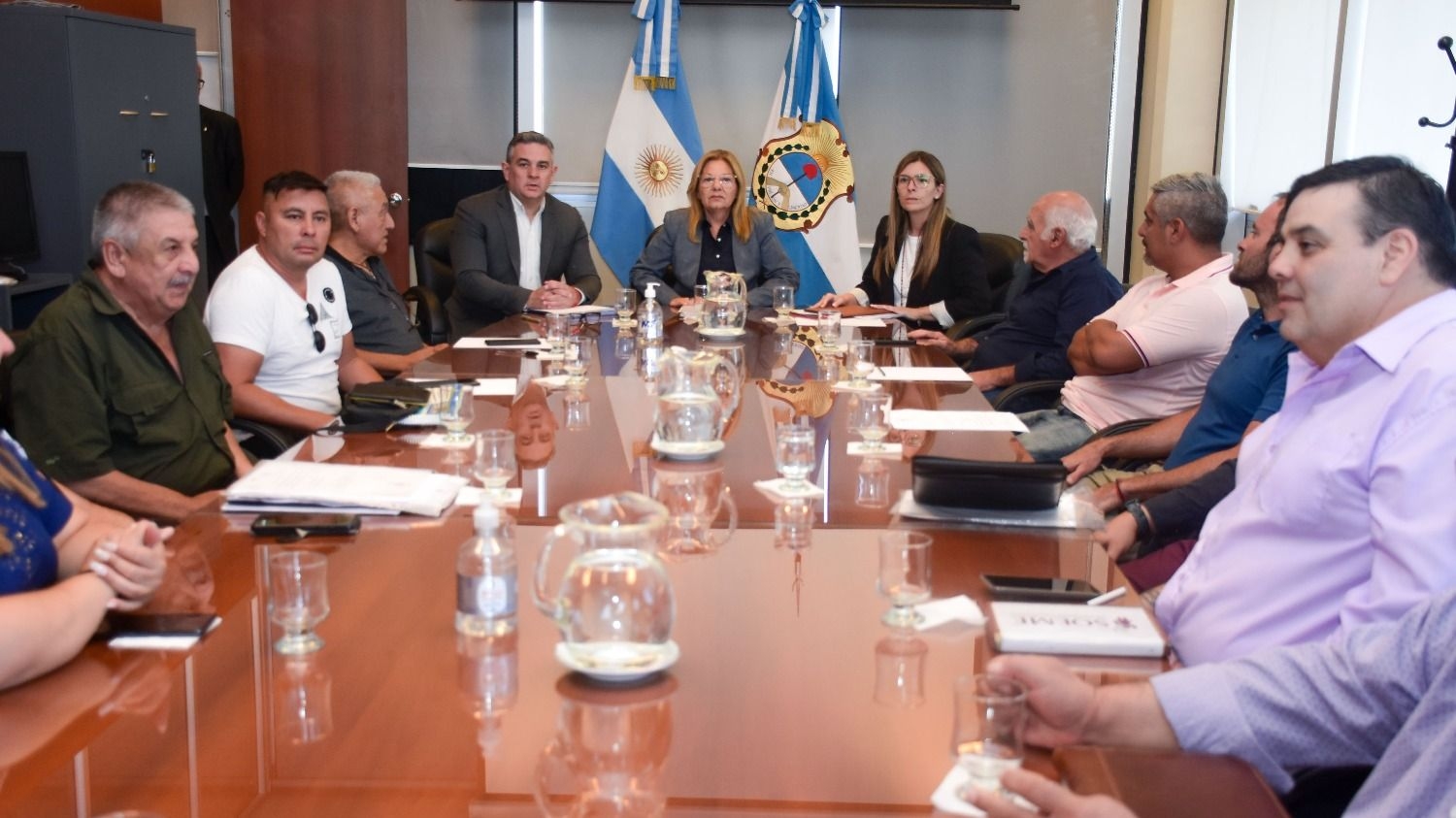 Paritaria 2023: UPCN propuso cláusula gatillo y pase a planta de ...