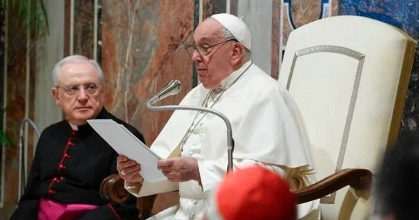 Internaron al papa Francisco en Roma por una persistente bronquitis