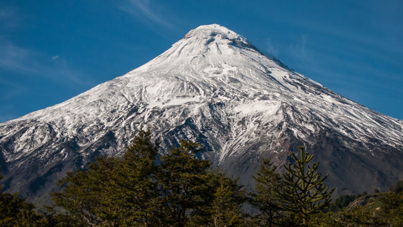 Más de 60 eventos sísmicos en el volcán Lanín en 5 horas: alerta sobre ...