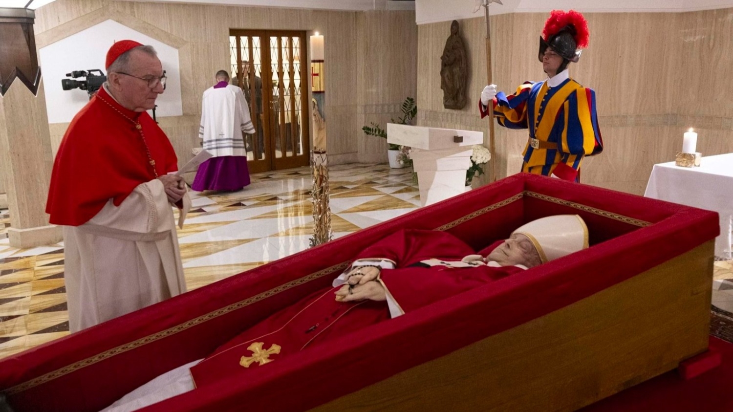 El camarlengo Kevin Farrell elevó una plegaria por el papa Francisco