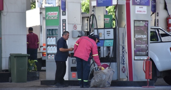 Shell y Axion también bajaron el precio de sus combustibles