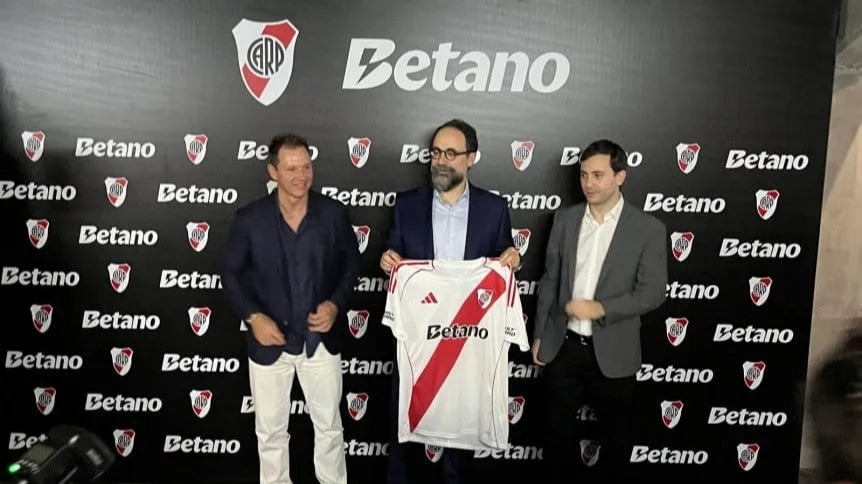 River cambia de sponsor: Betano debuta en la camiseta ante Vélez