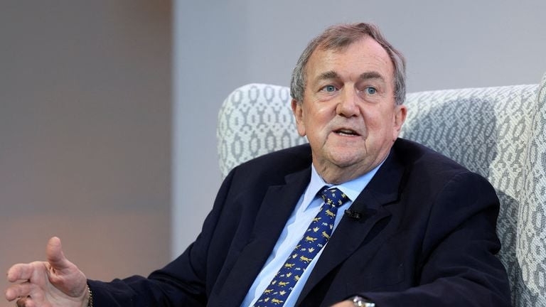 Barrick nombró a Mark Hill como CEO interino tras la salida de Mark Bristo