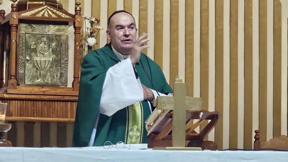 El padre Cámpora volvió a caminar las calles de Sarmiento después del ...