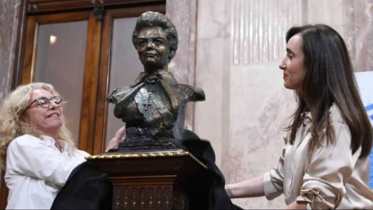 La historia detrás del busto de Isabel Perón que inauguró Villarruel en ...